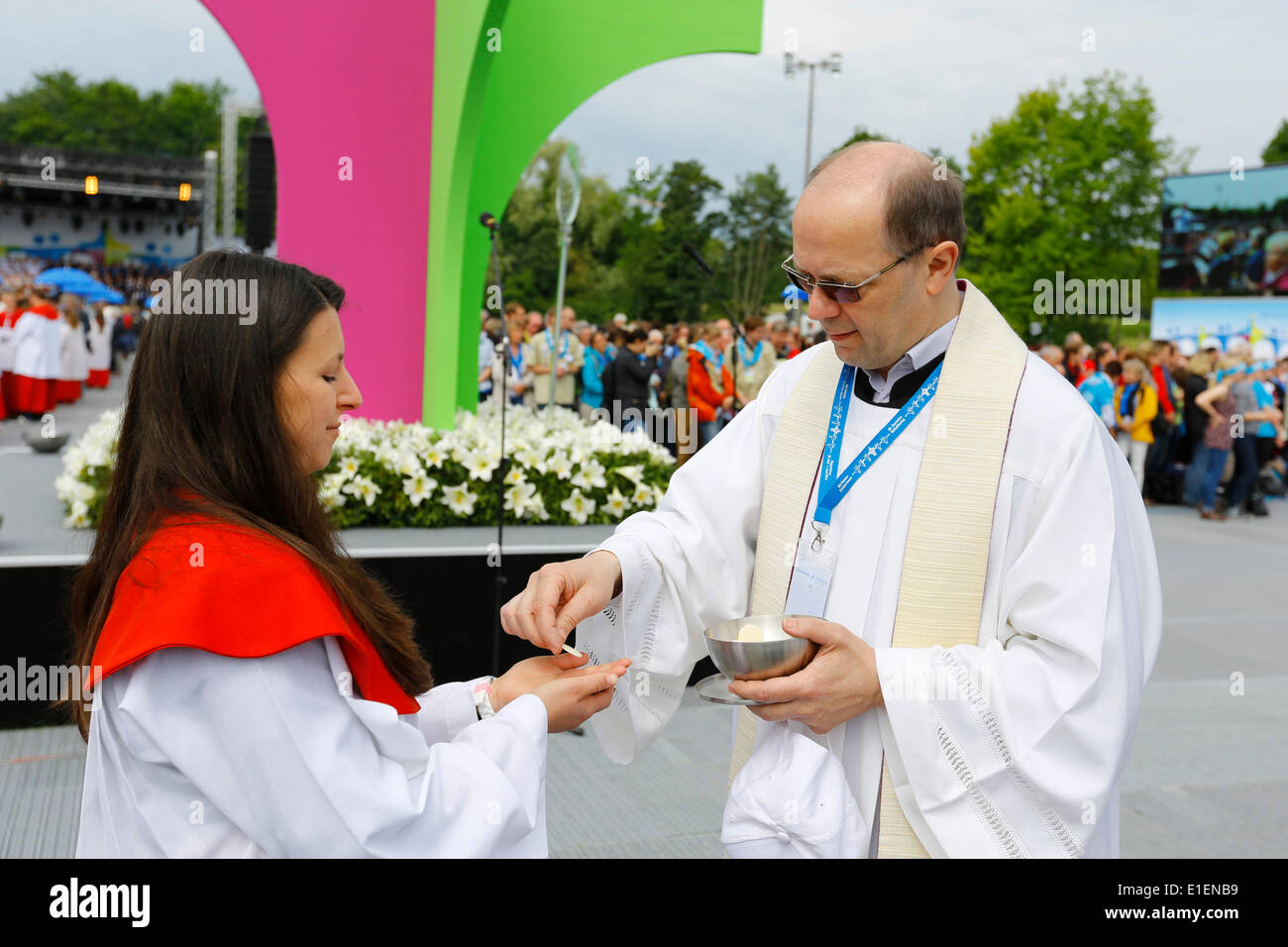 Altar server hi-res stock photography and images - Alamy