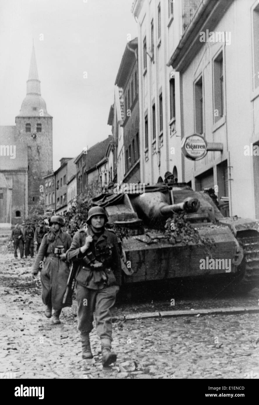 American society during the war Black and White Stock Photos & Images ...