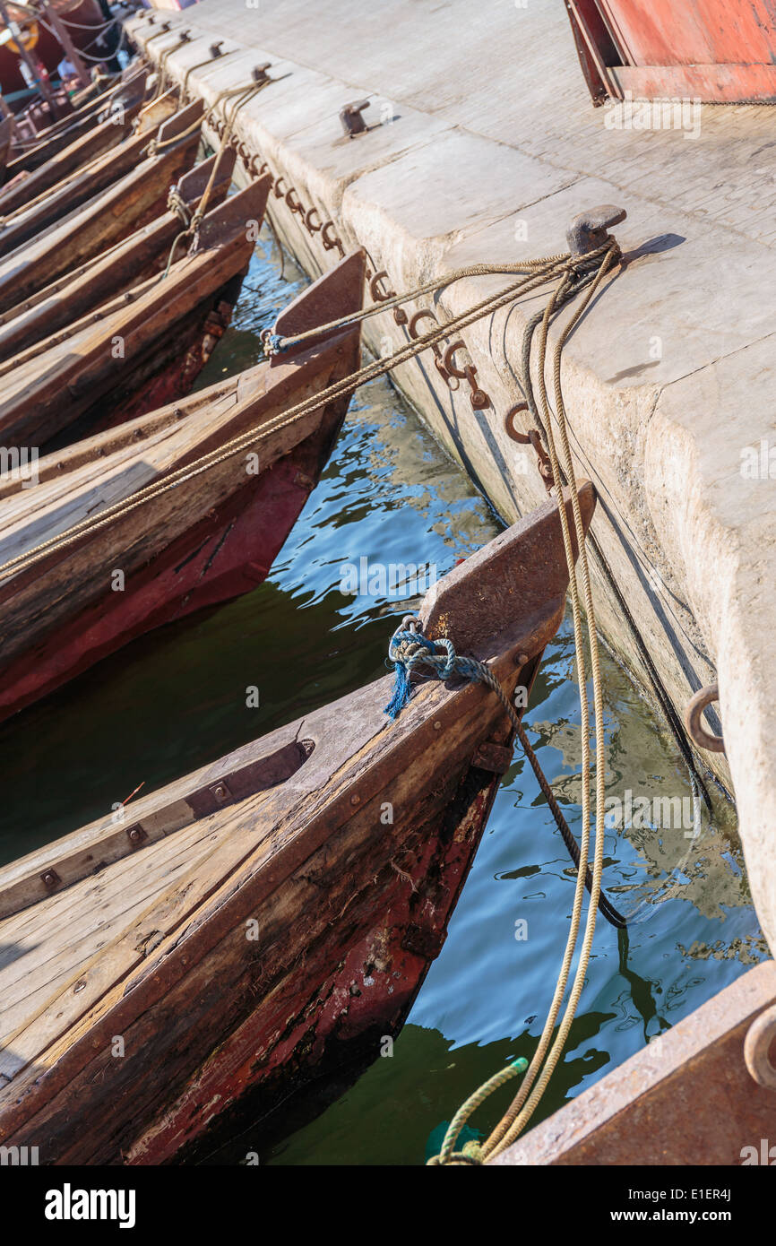 Traditional Abra boat at the pier in Dubai Stock Photo - Alamy