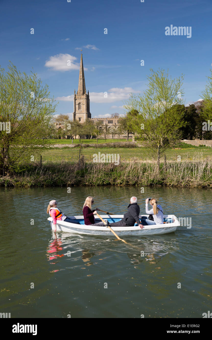 Rowing boat on the River Thames with St Lawrence Church Stock Photo - Alamy