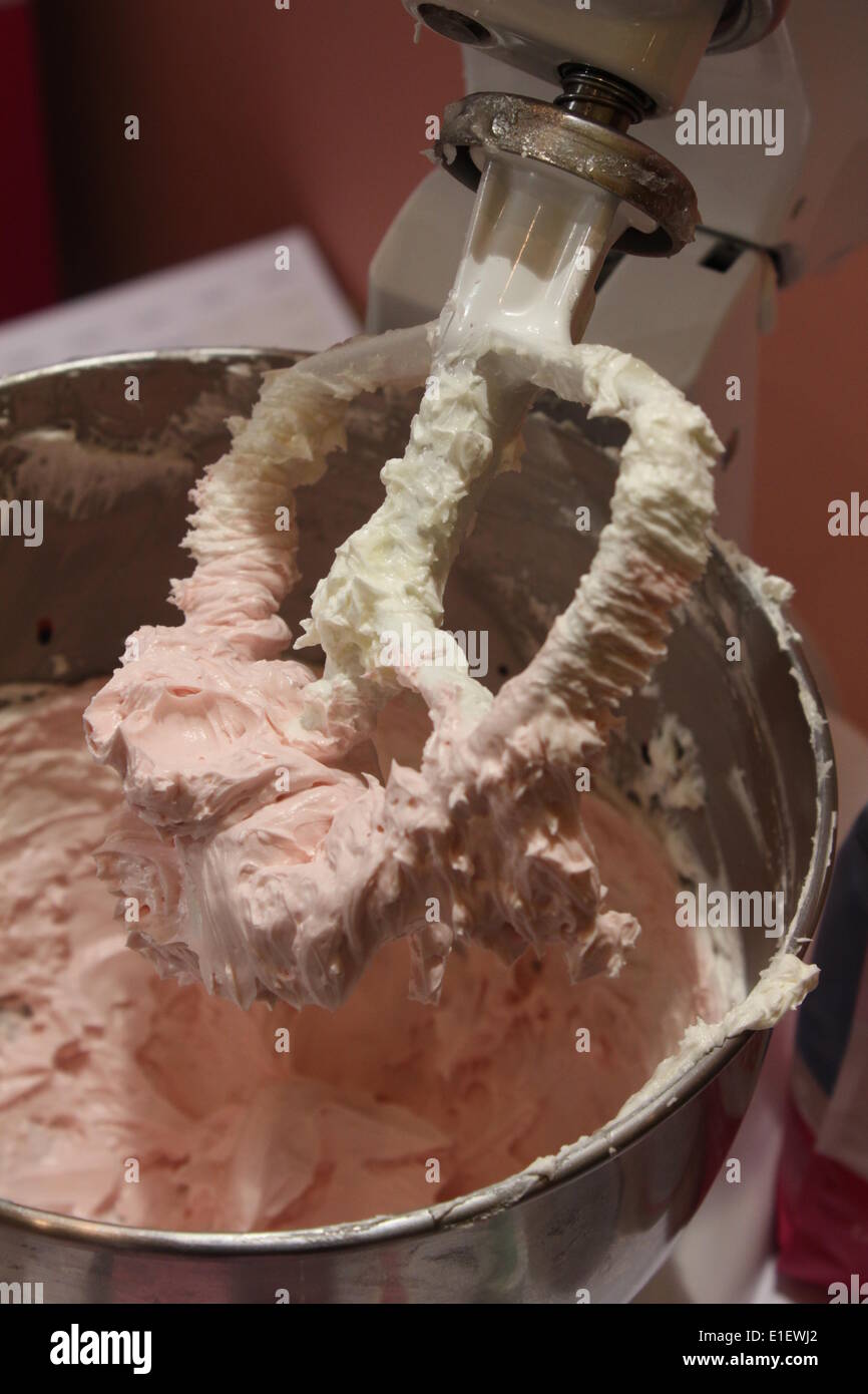 Pastry chef cooks pink cream hi-res stock photography and images - Alamy