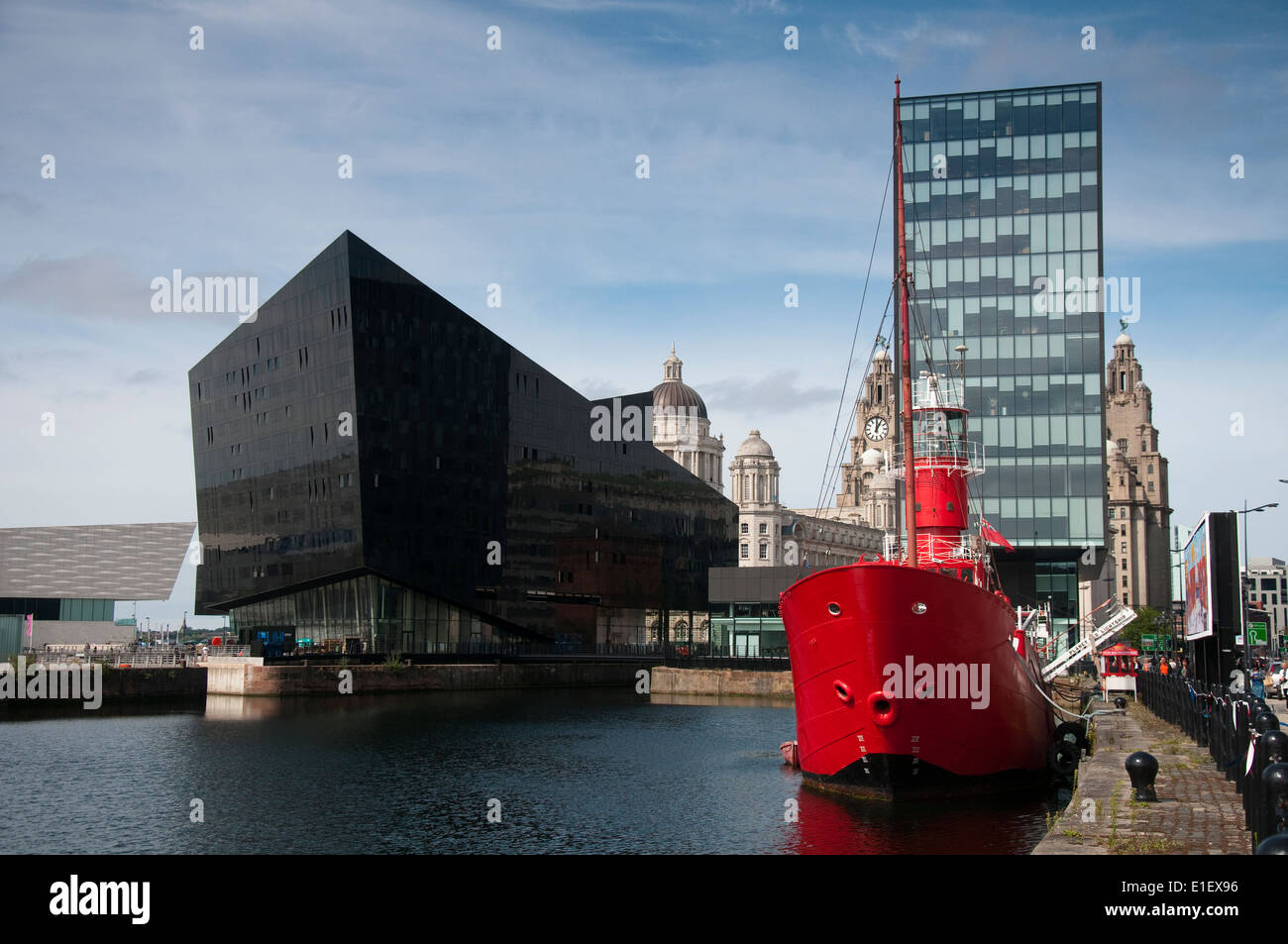 Liverpool architecture old modern hi-res stock photography and images ...