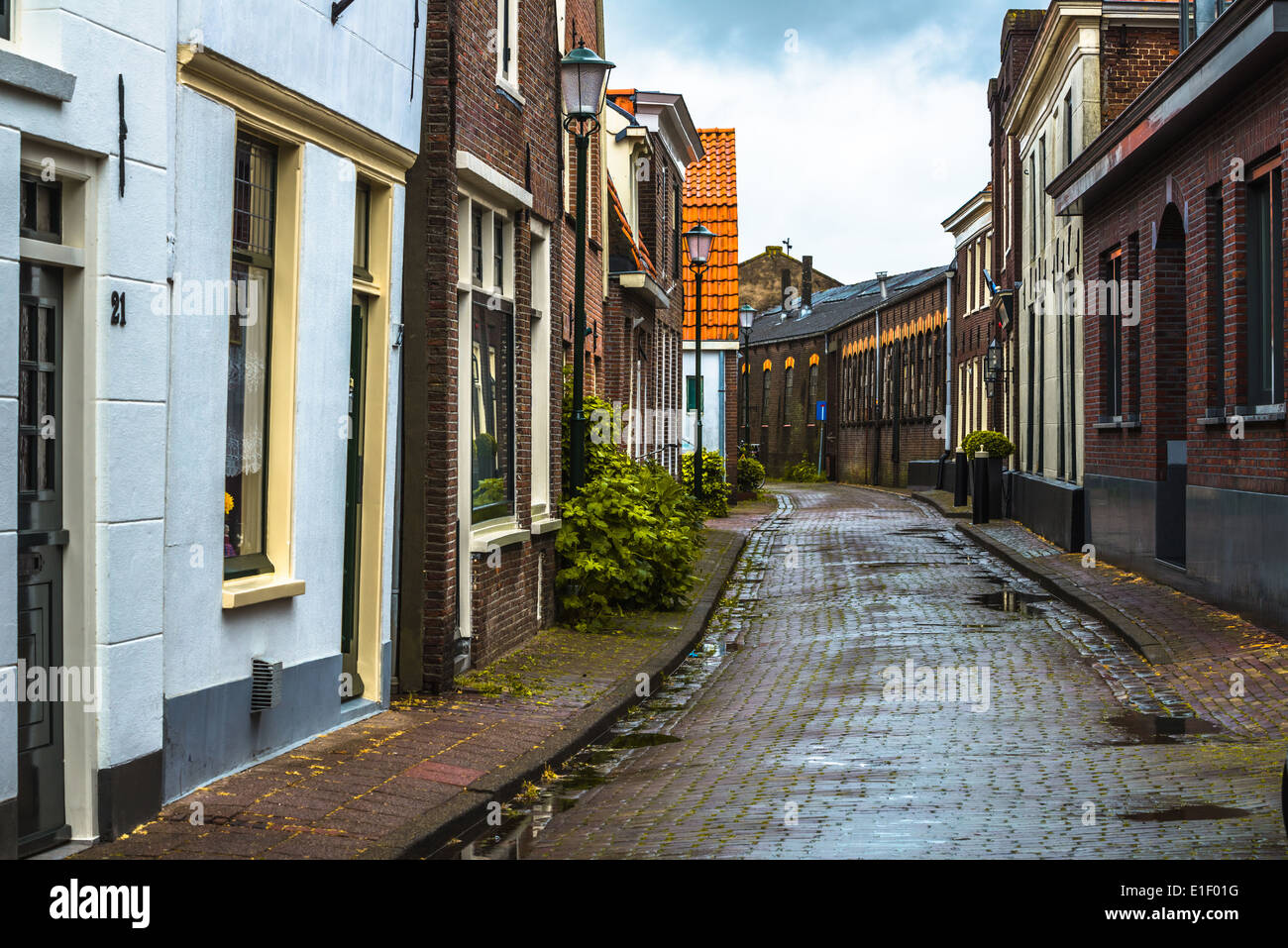 Damp brick hi-res stock photography and images - Alamy