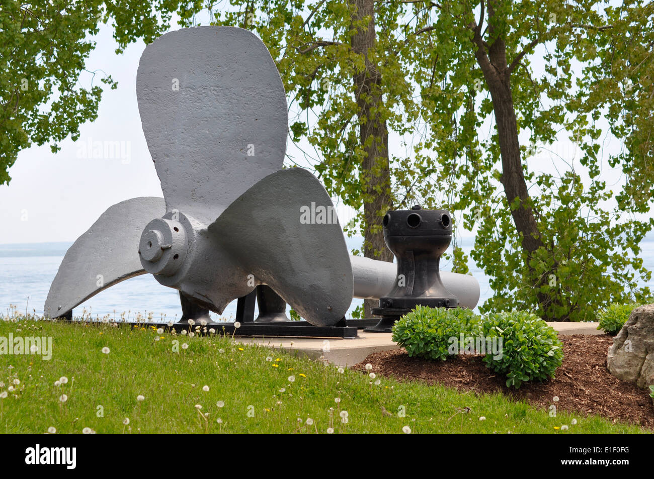Old ship propeller hi-res stock photography and images - Alamy