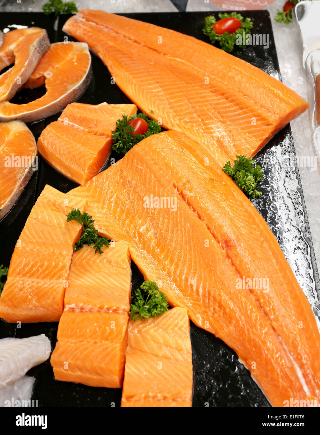 red fish lying on ice in a shop window Stock Photo - Alamy