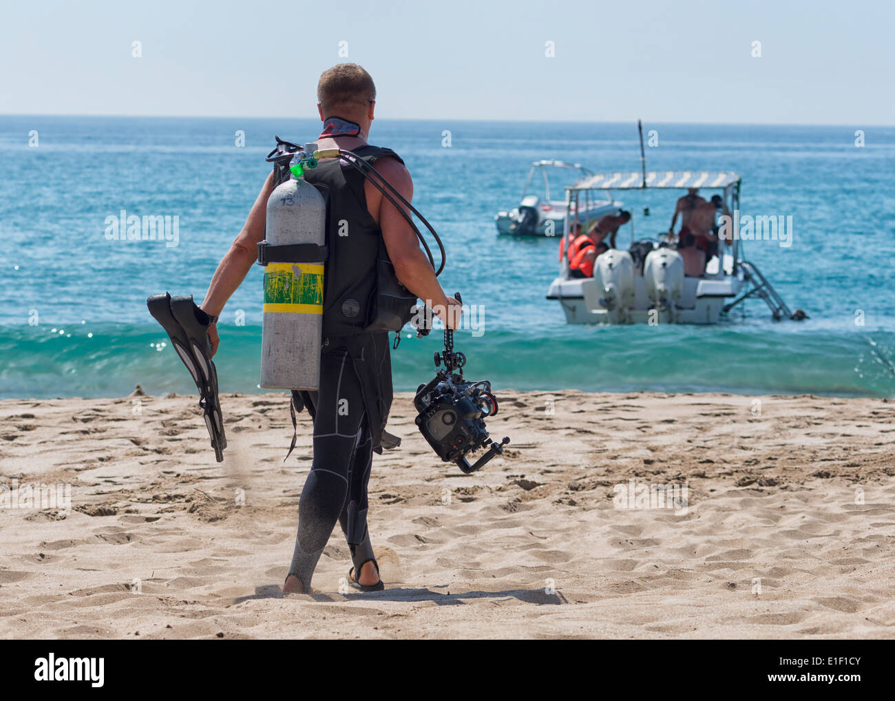 Diver in diving center hi-res stock photography and images - Alamy