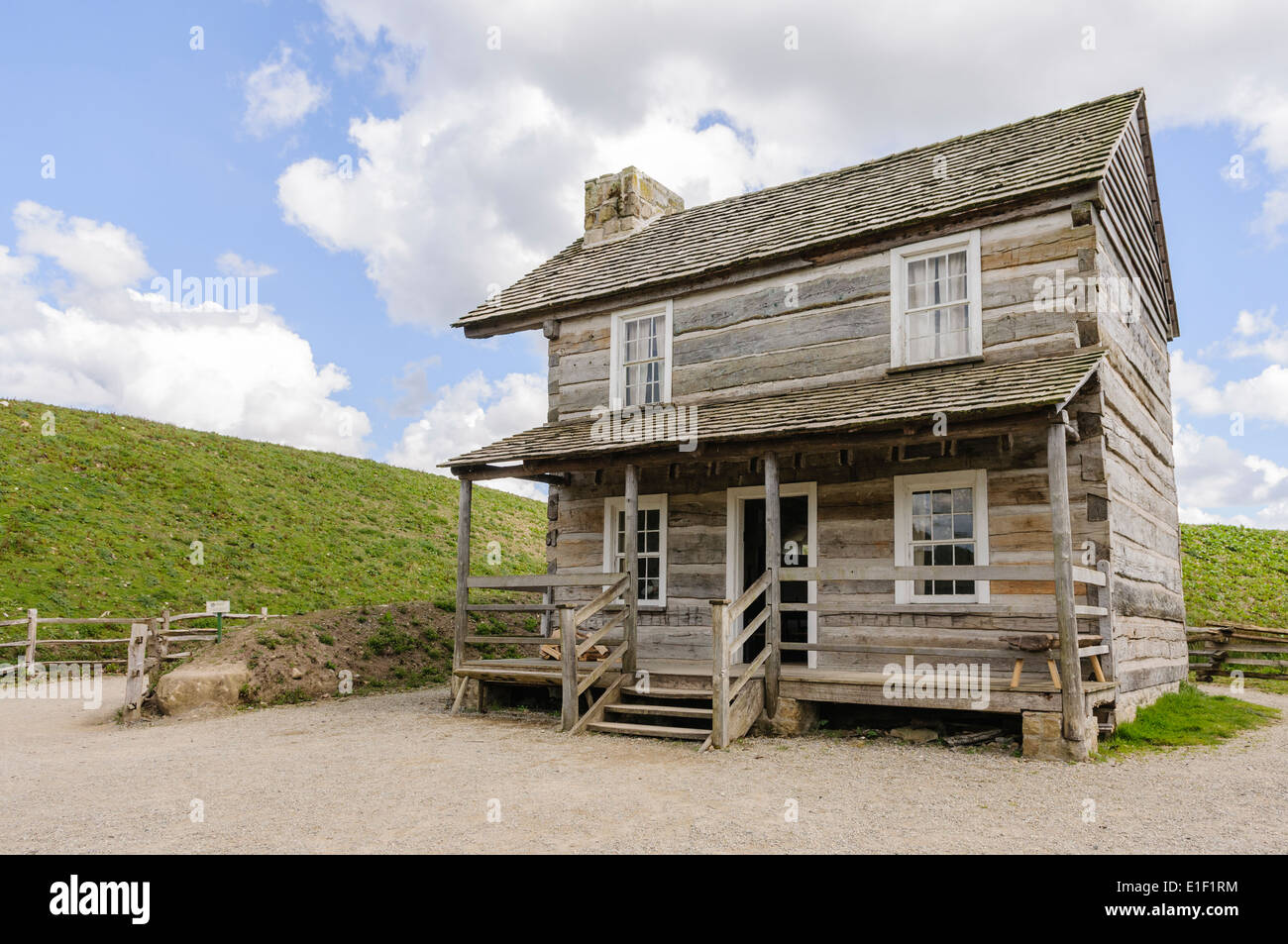Old farm buildings ireland hi-res stock photography and images - Alamy