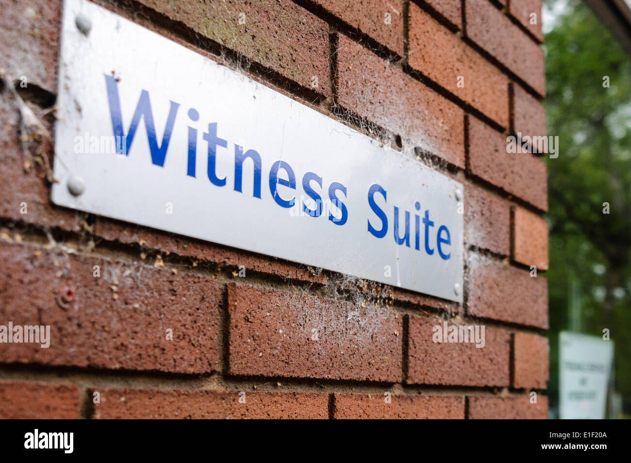 Sign at the entrance to a Witness Suite at a courthouse in the United ...