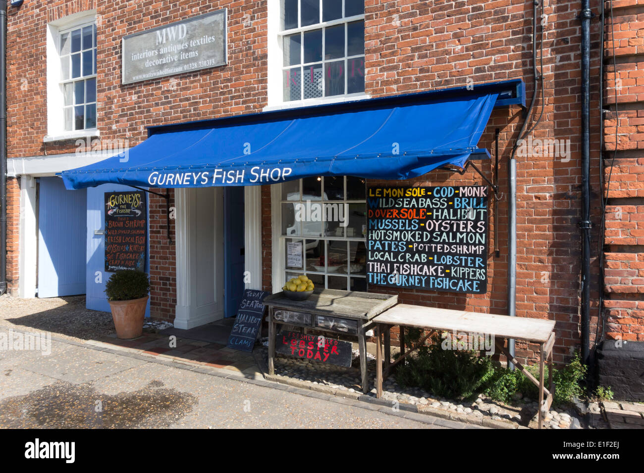 Traditional fishmonger hi-res stock photography and images - Alamy