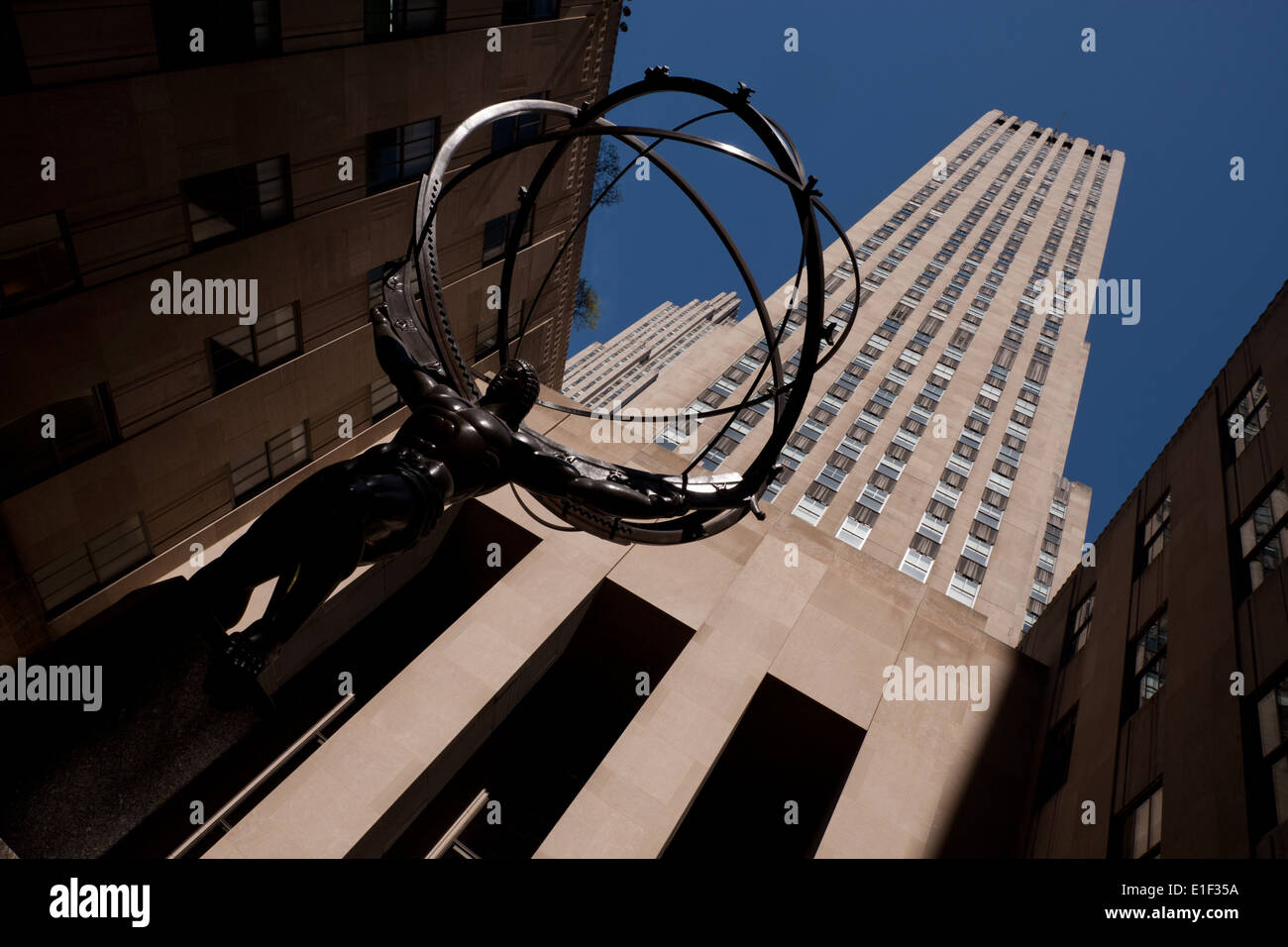 Atlas sculpture rockefeller center hi-res stock photography and images ...