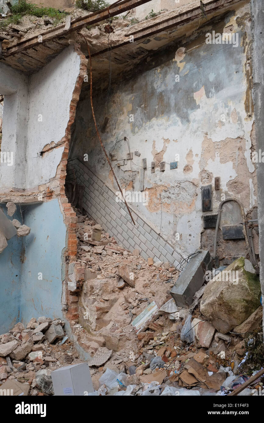 Havana cuba derelict building hi-res stock photography and images - Alamy