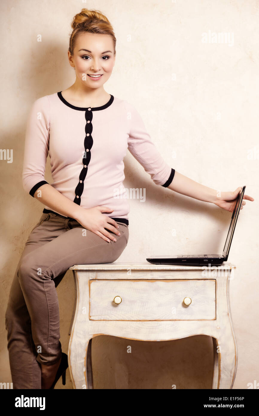 Business woman using computer Stock Photo - Alamy