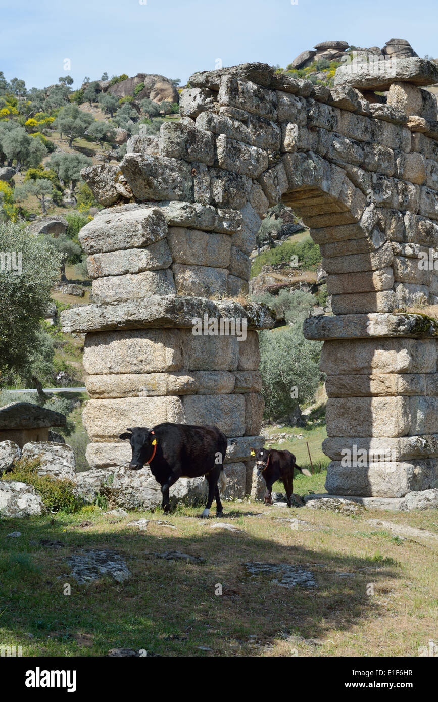 Greek aqueduct hi-res stock photography and images - Alamy