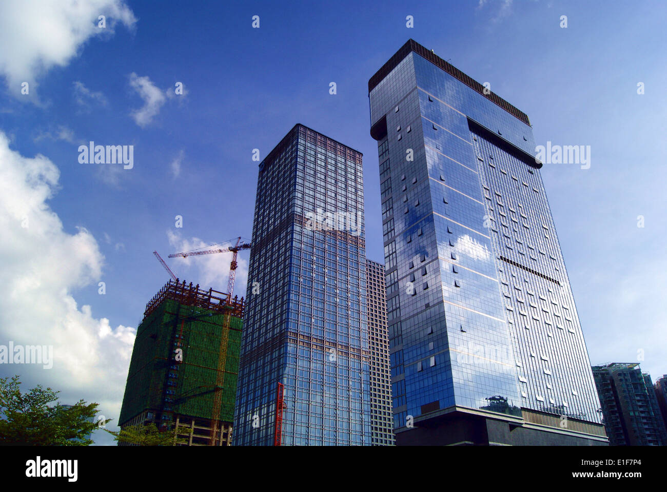 Urban buildings hi-res stock photography and images - Alamy