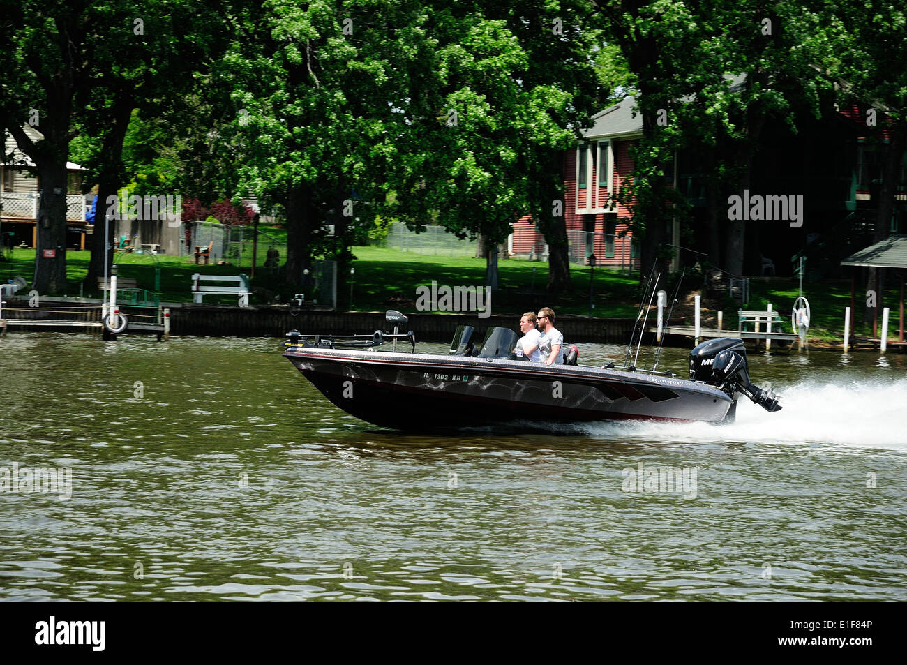 People enjoying pleasure boating/ jet skiing on the Fox River in ...