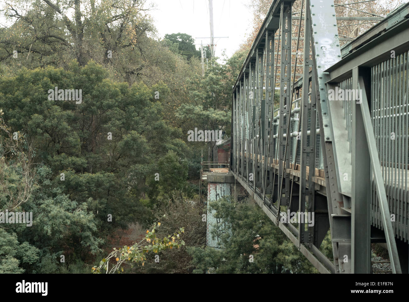 Overpass bridge hi-res stock photography and images - Alamy