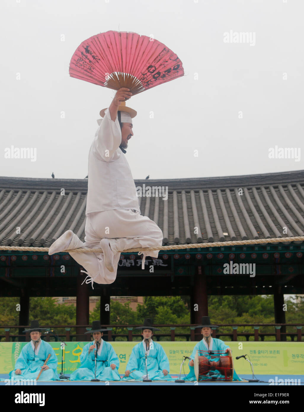 Kim dae won hi-res stock photography and images - Alamy