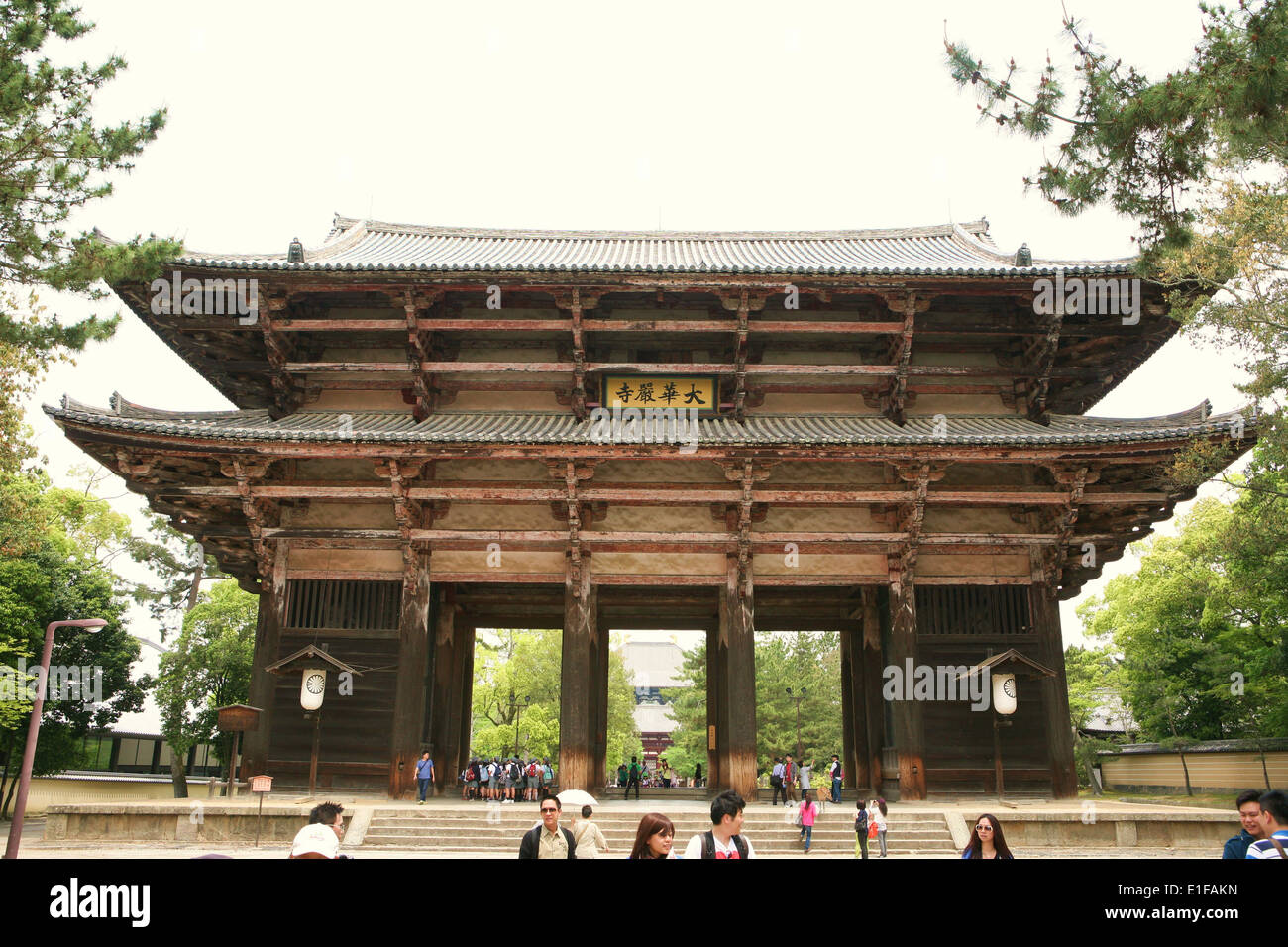 Nandaimon, the Great Southern Gate of Todaiji temple Stock Photo - Alamy