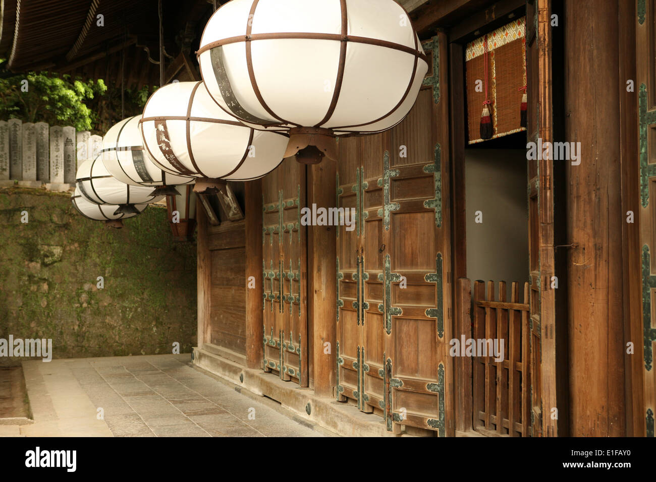 sangatsudo temple Todai-ji Stock Photo - Alamy