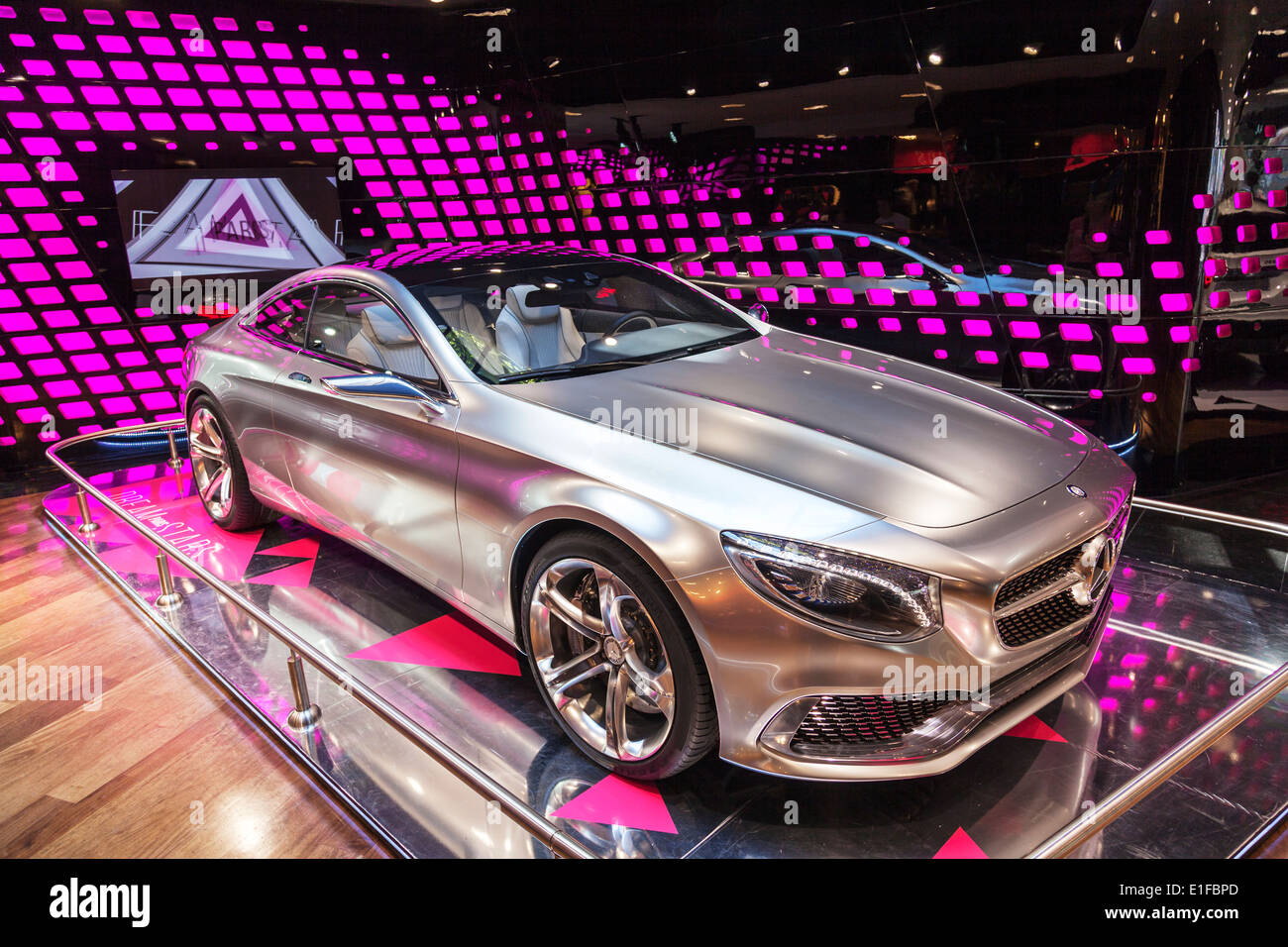 Mercedes Benz car futuristic show motor AMG chrome silver sport sporty ...