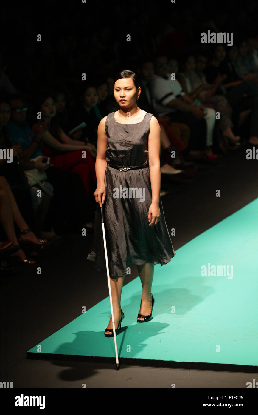 A blind woman navigates her way as she presents a creation of ESAC ...