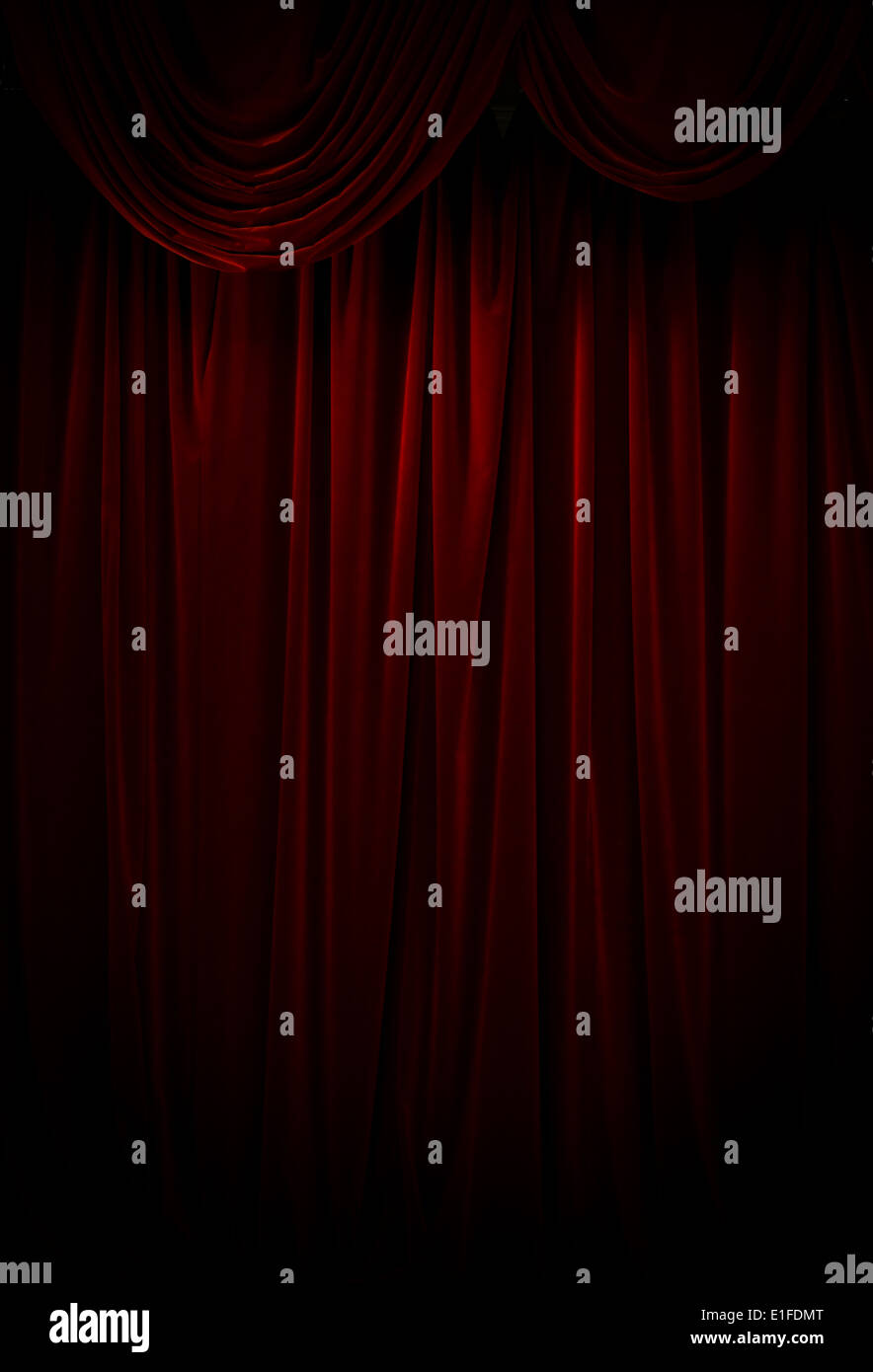 Red curtain closed hi-res stock photography and images - Alamy