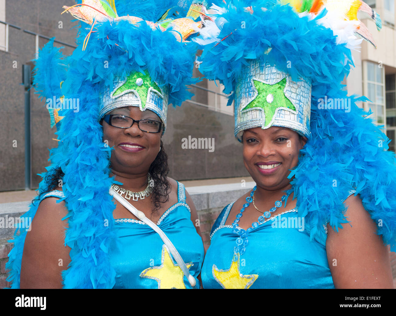 Girls in samba colors hi-res stock photography and images - Alamy