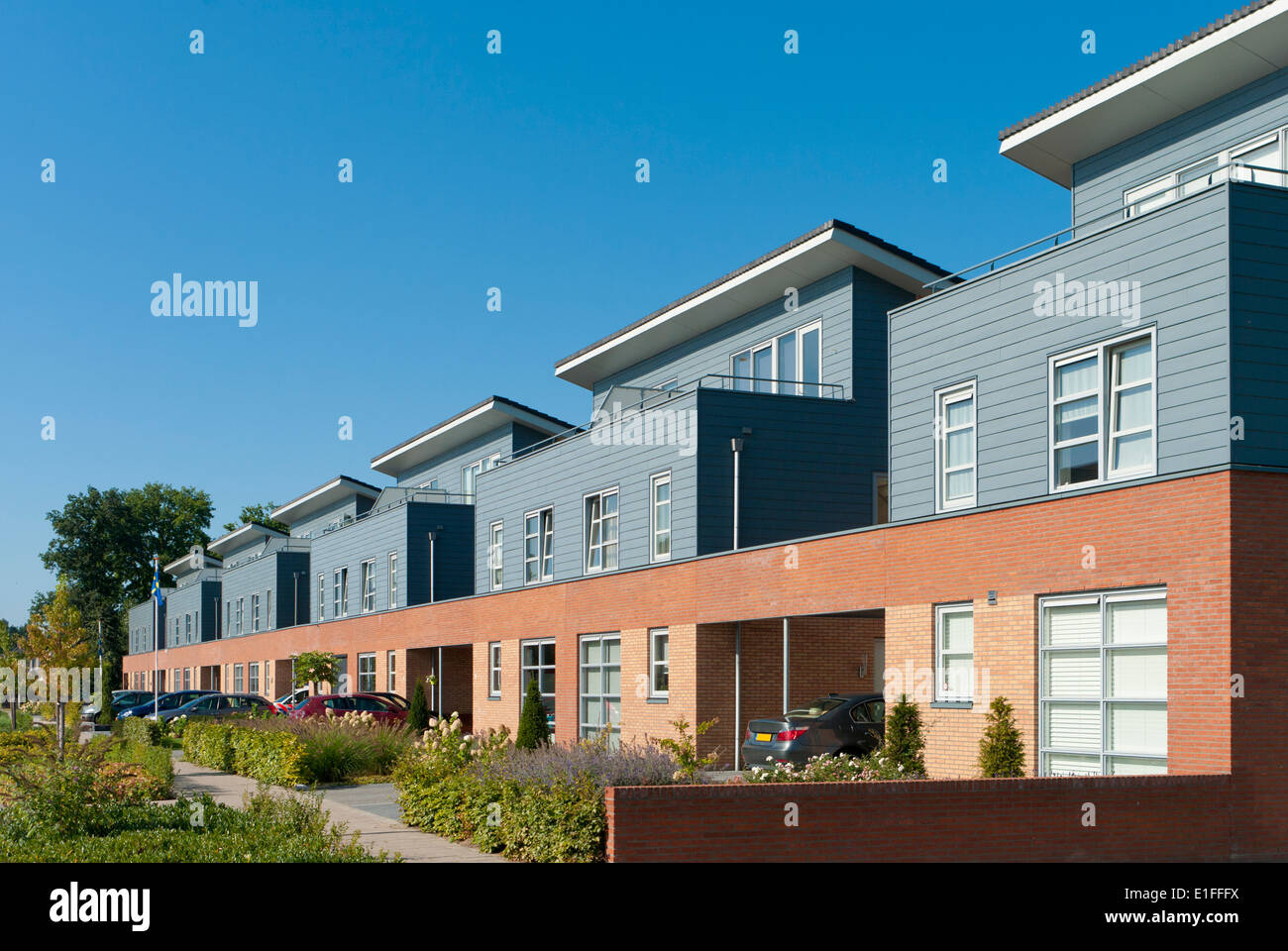 Entrance to new build contemporary house hi-res stock photography and ...