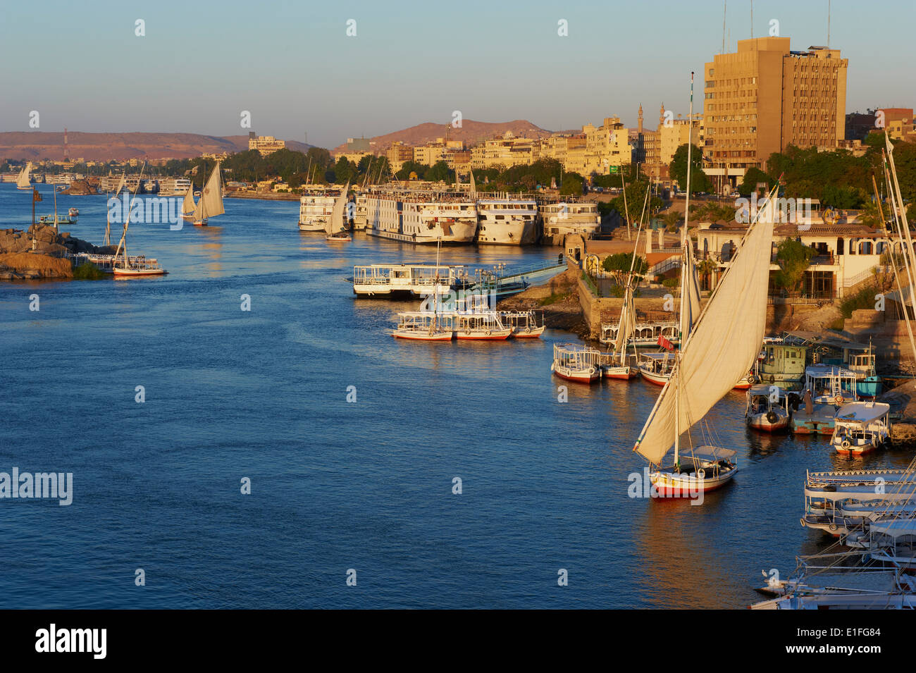 Nile river valley hi-res stock photography and images - Alamy