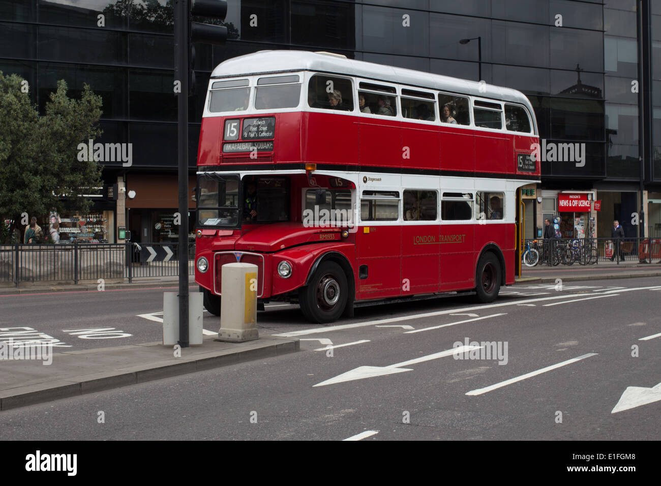 No 15 bus hi-res stock photography and images - Alamy