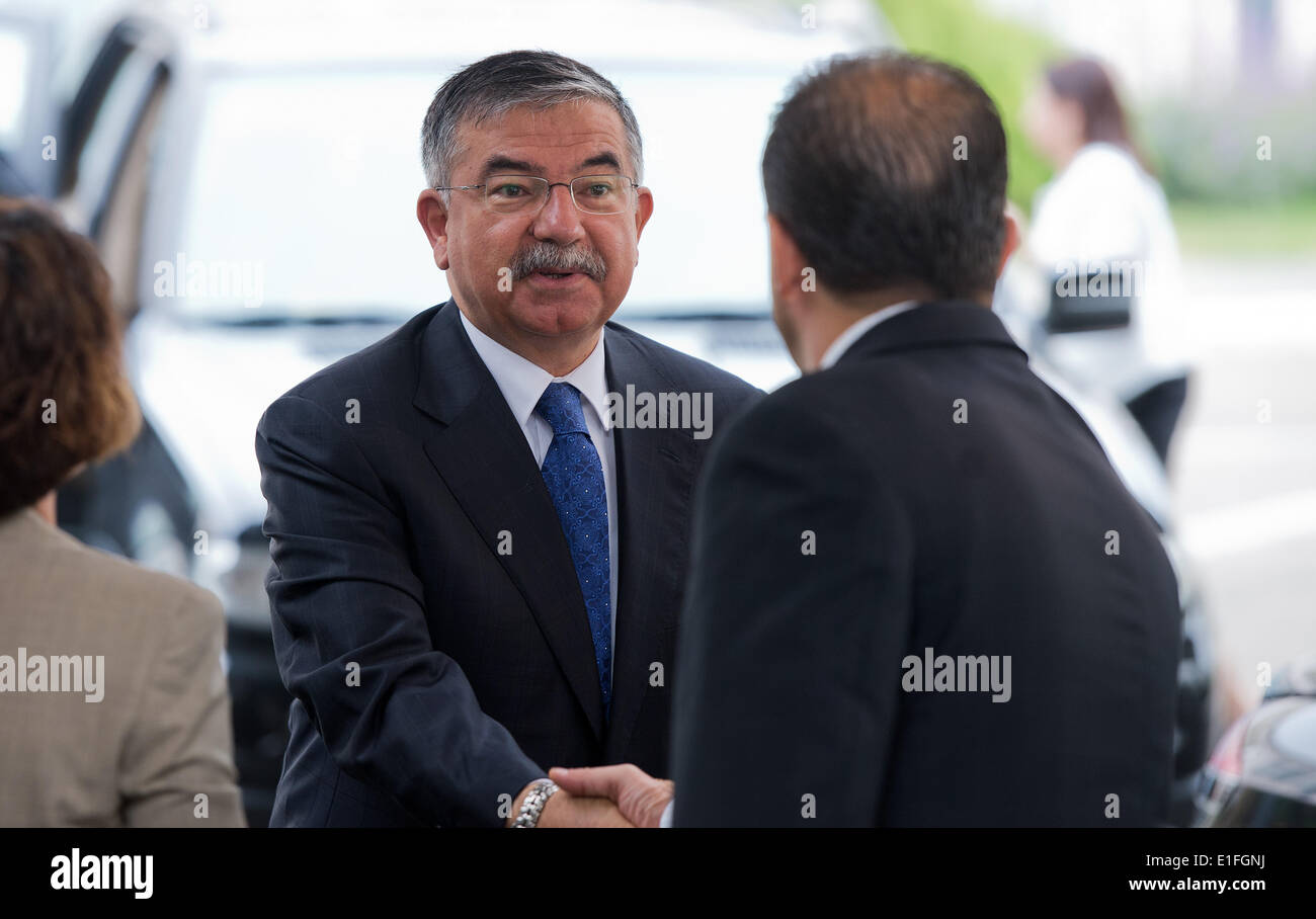 Turkish minister of defence hi-res stock photography and images - Alamy
