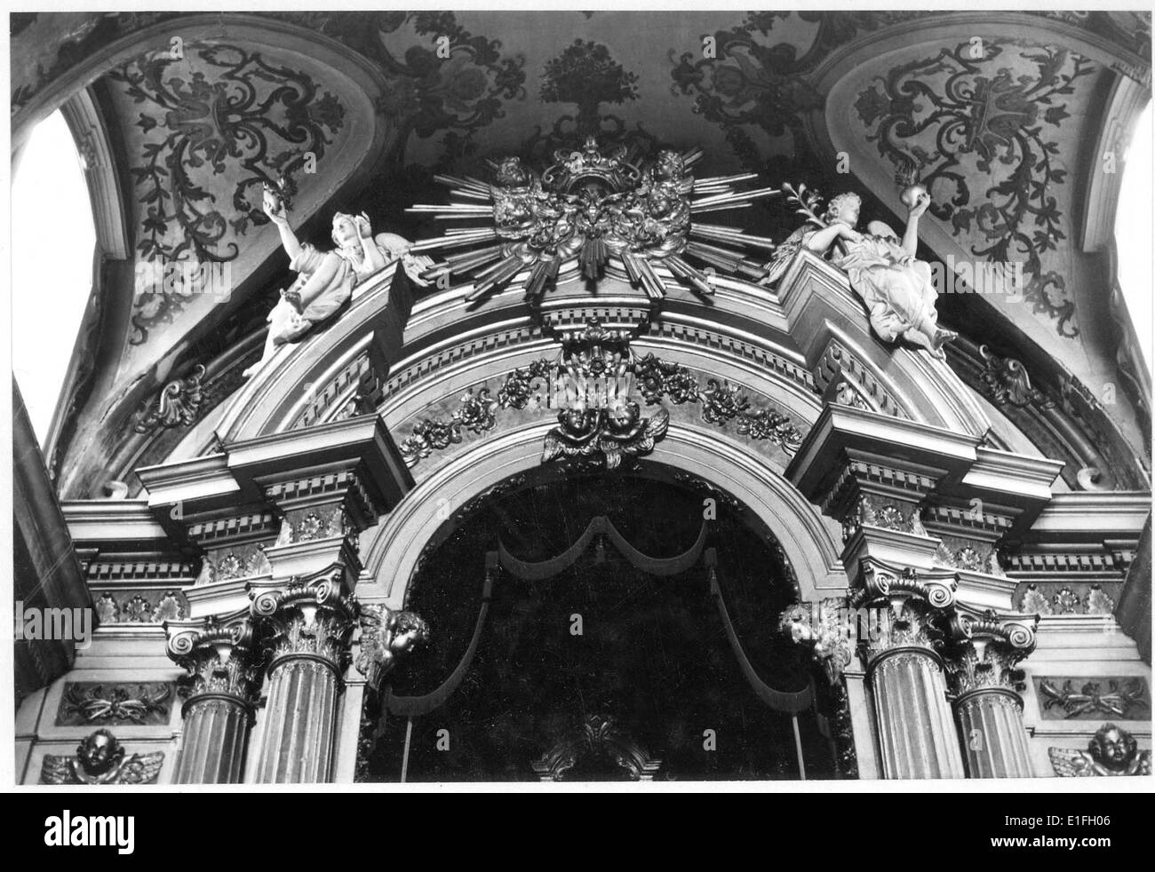 Wood sculptures Black and White Stock Photos & Images - Alamy