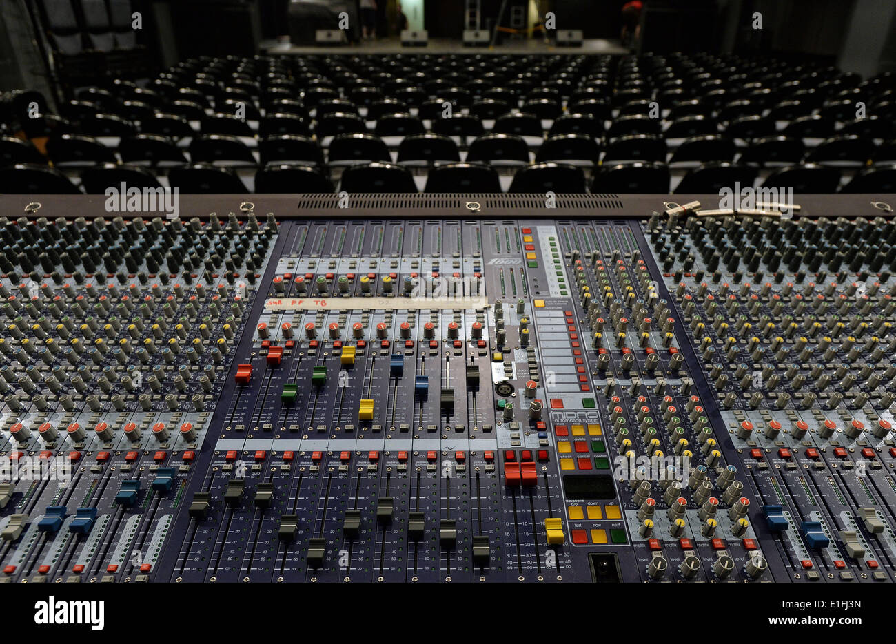 Archa theatre hi-res stock photography and images - Alamy