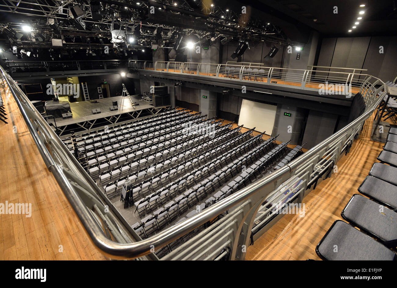 Archa theatre hi-res stock photography and images - Alamy