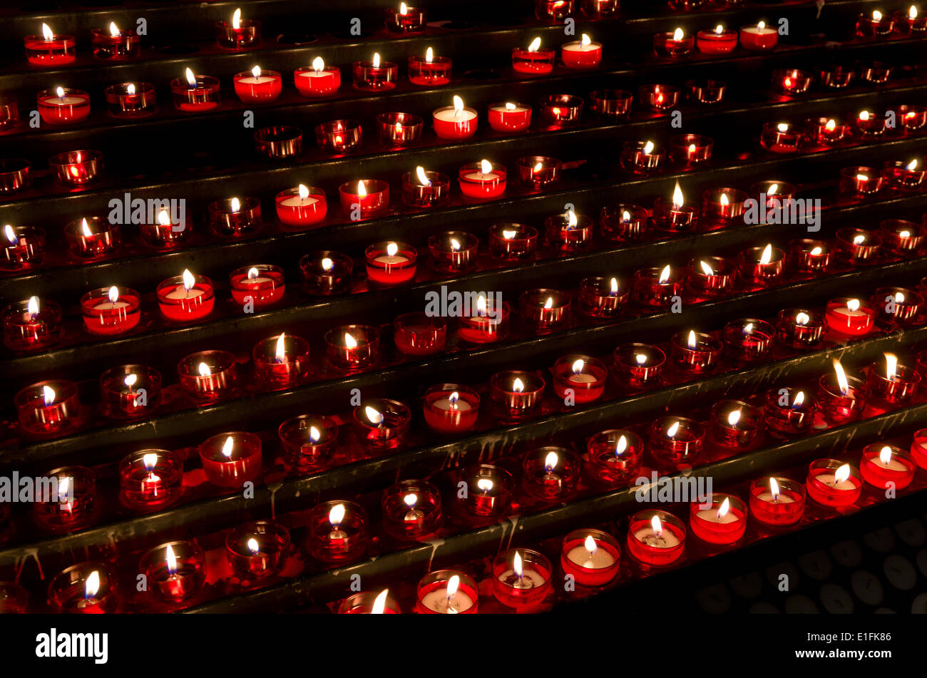 Candles church hi-res stock photography and images - Alamy