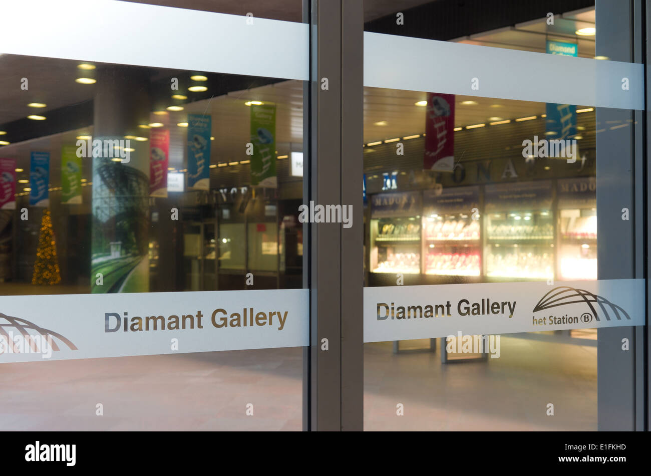 Gallery window display hi-res stock photography and images - Alamy