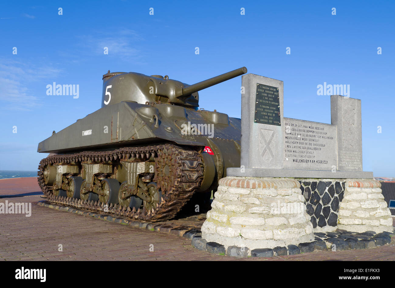 Tank monument war memorial hi-res stock photography and images - Alamy
