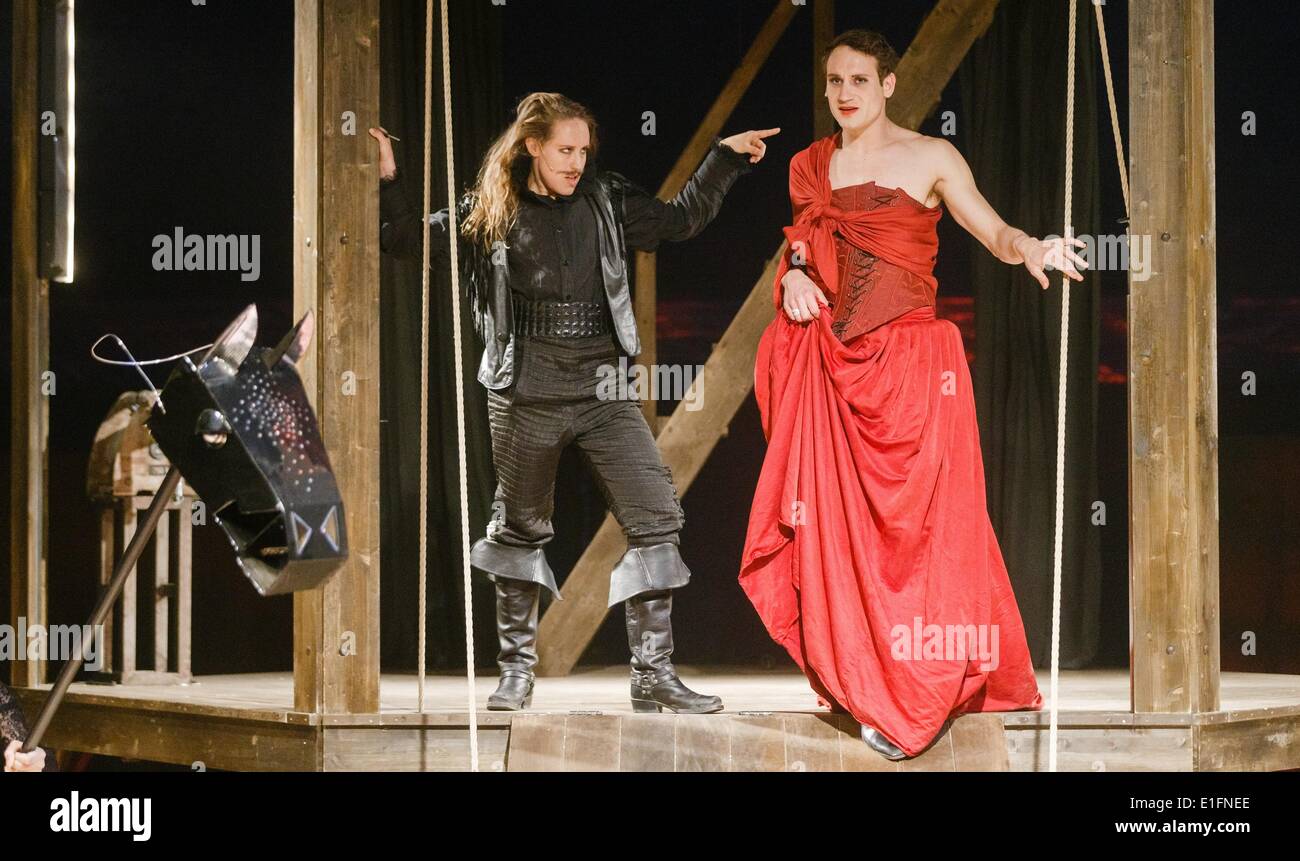 Hamburg, Germany. 03rd June, 2014. Actors Maria Annika Meier (L) and ...