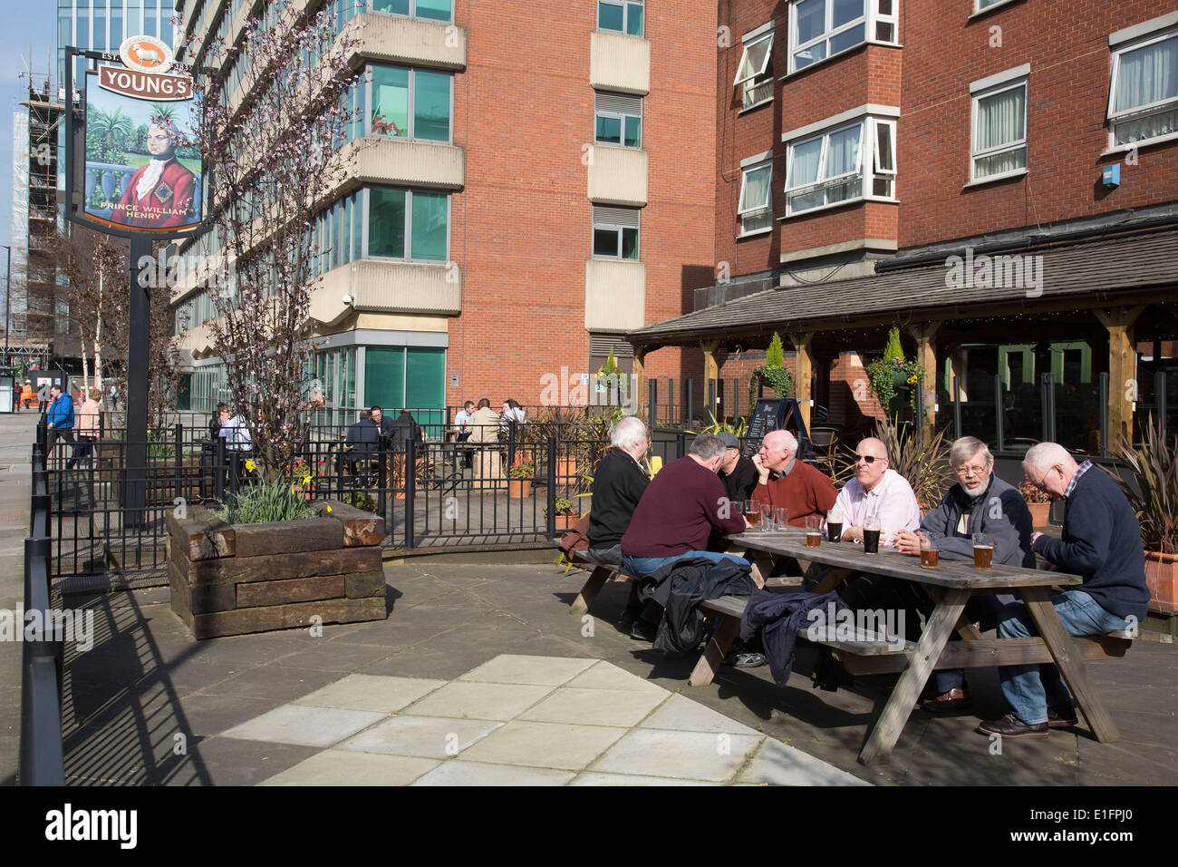 Old men pub hi-res stock photography and images - Alamy