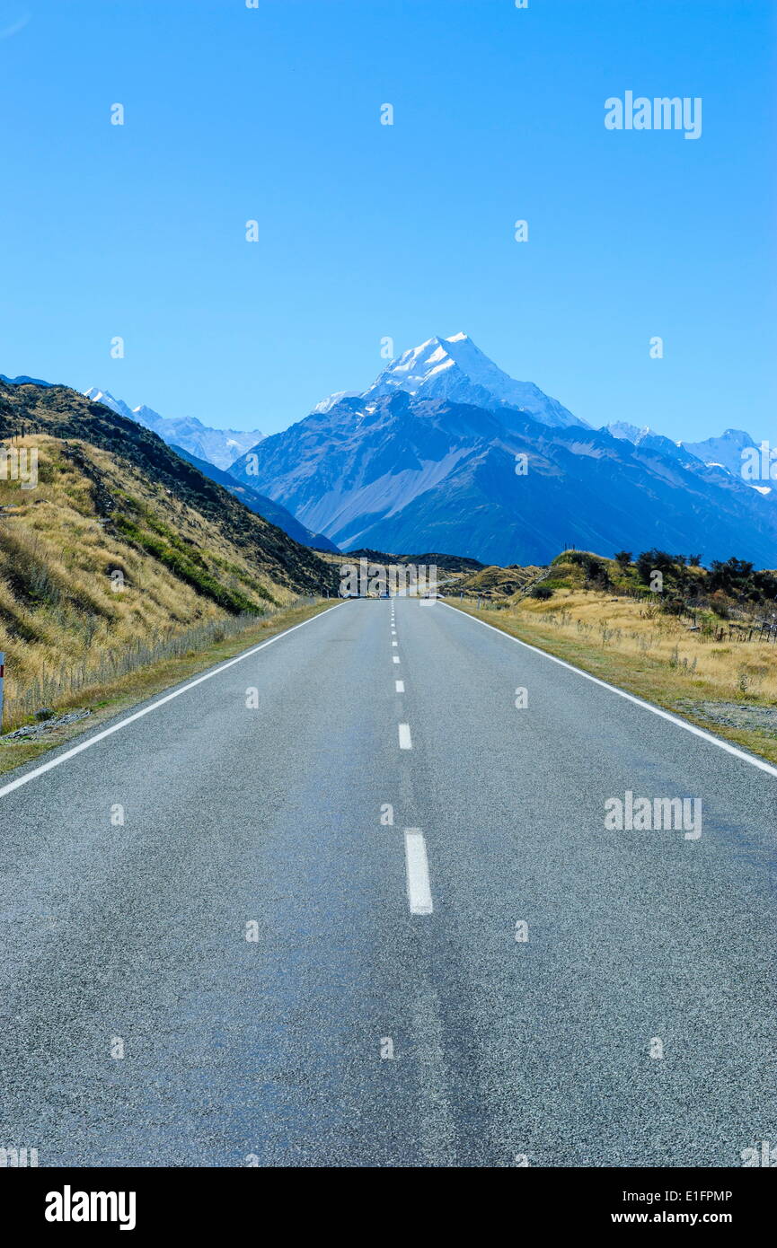 Road leading to Mount Cook National Park, South Island, New Zealand ...