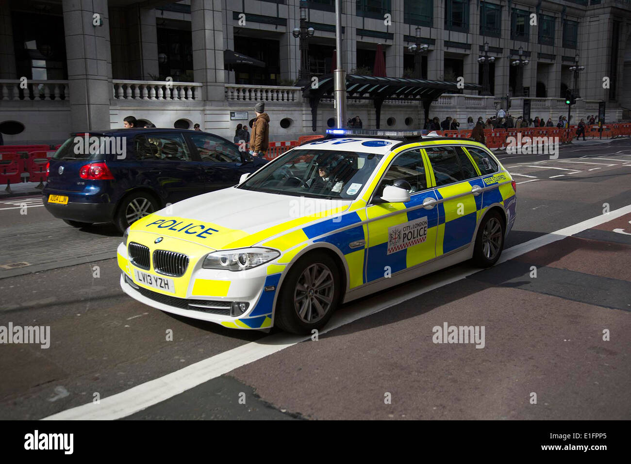 British police car flashing lights hi-res stock photography and images ...