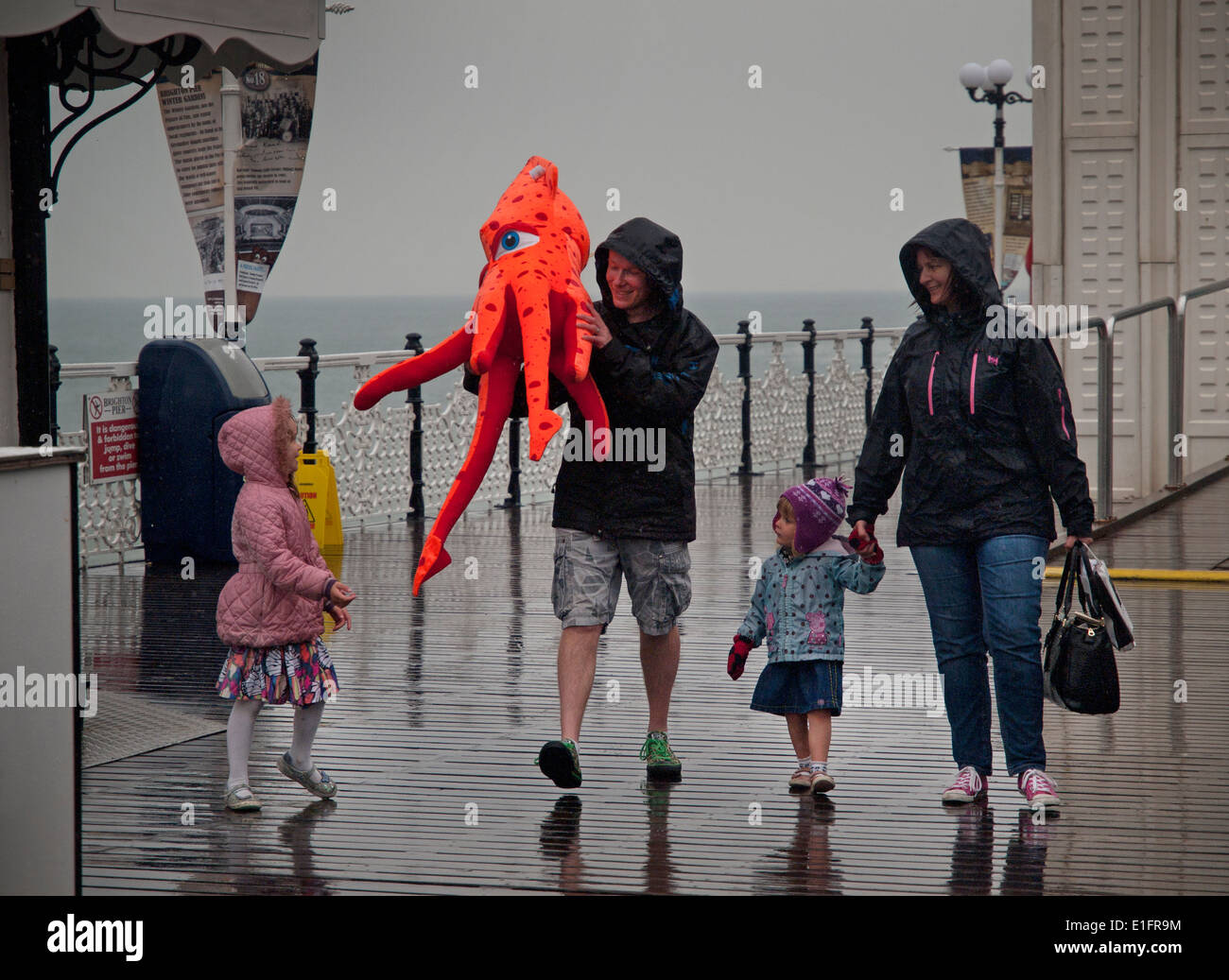 Brighton wet weather hi-res stock photography and images - Alamy