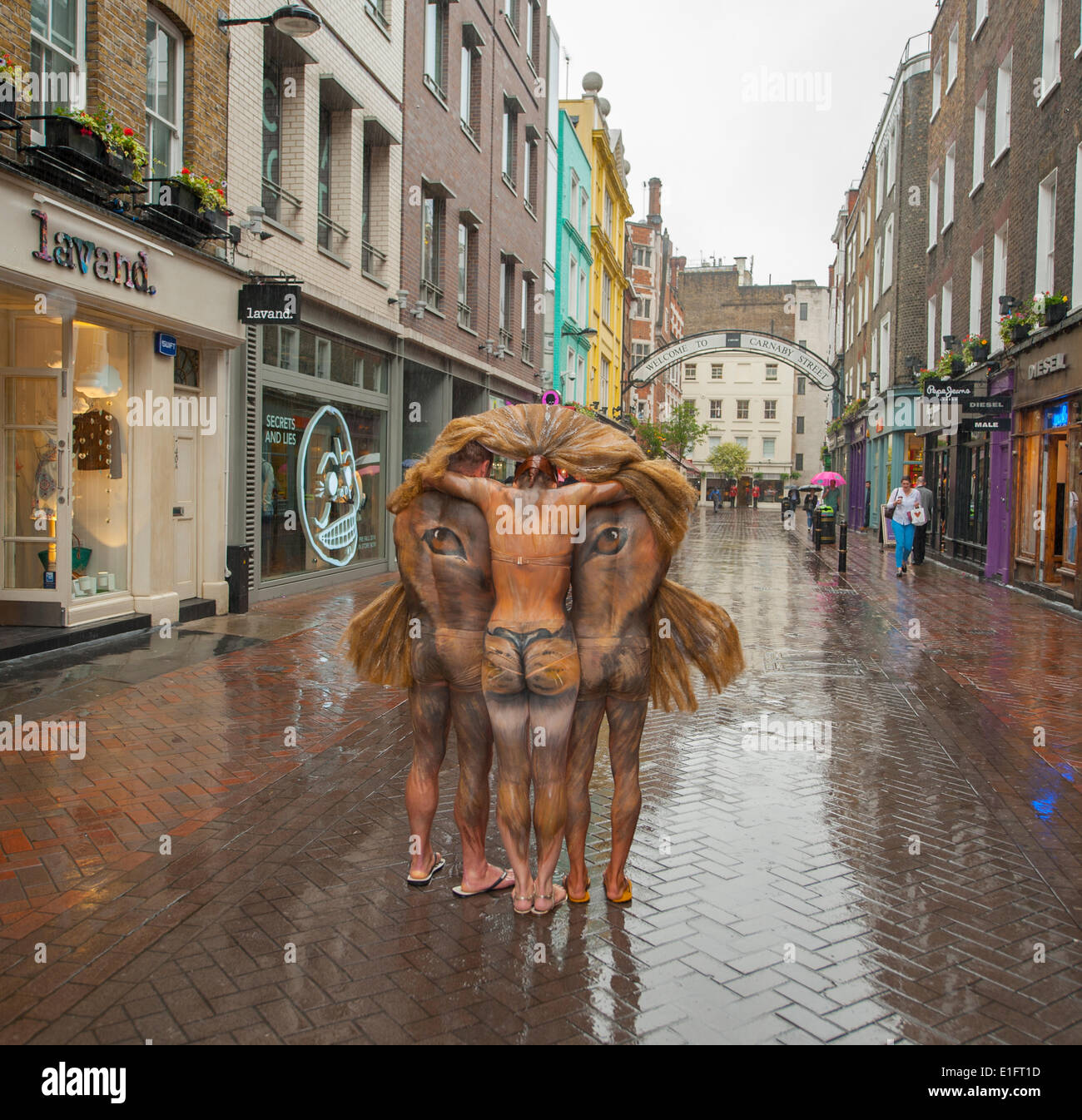 Hand painted human bodies hi-res stock photography and images - Alamy