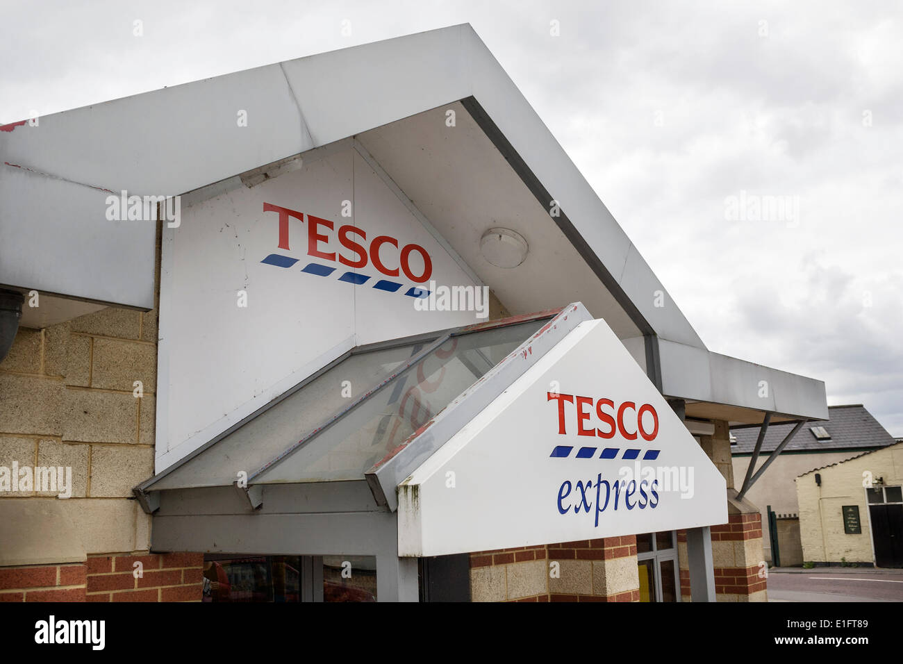 Tesco Express Shopping Stock Photos & Tesco Express Shopping Stock ...