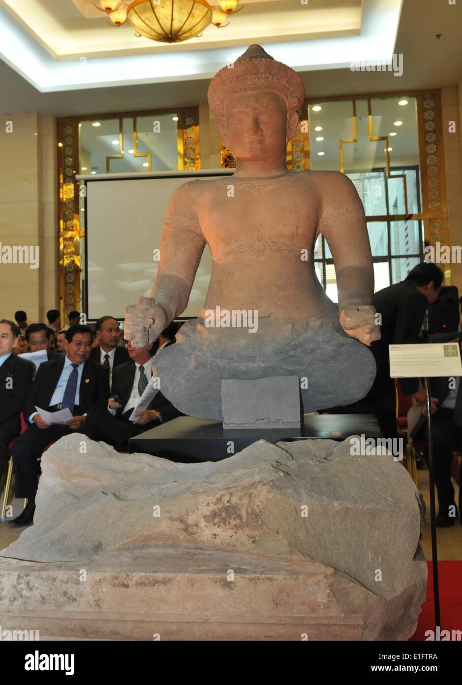 Stolen statue hi-res stock photography and images - Alamy