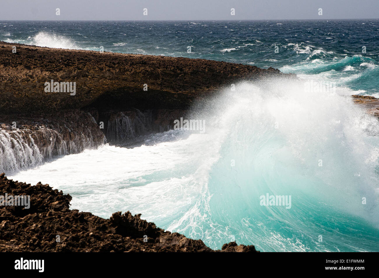 Pacific wave crash hi-res stock photography and images - Alamy