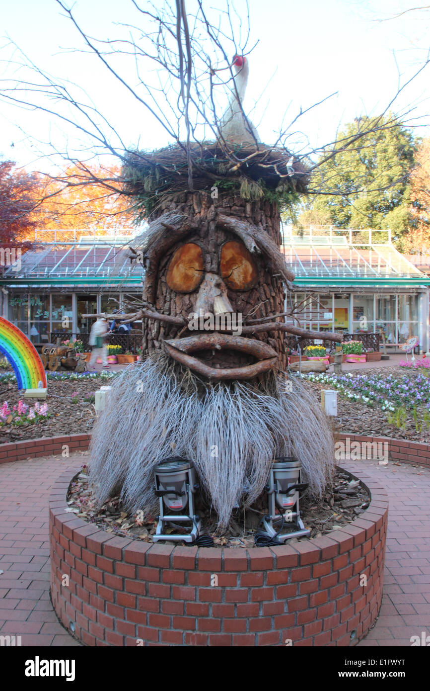 Tree carving hi-res stock photography and images - Alamy