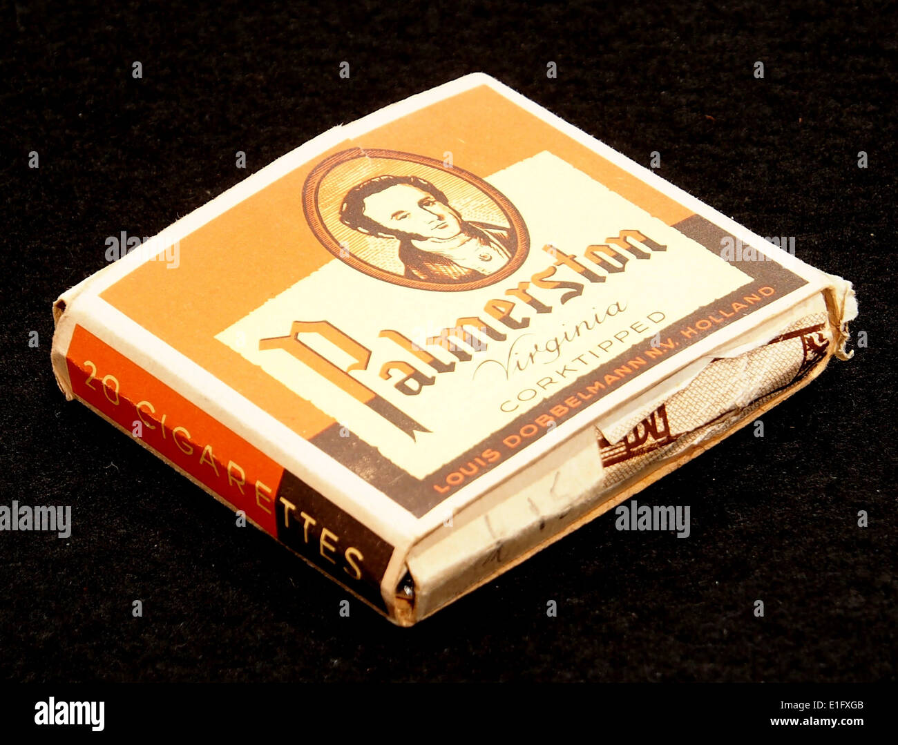 Cork tipped cigarettes hi-res stock photography and images - Alamy