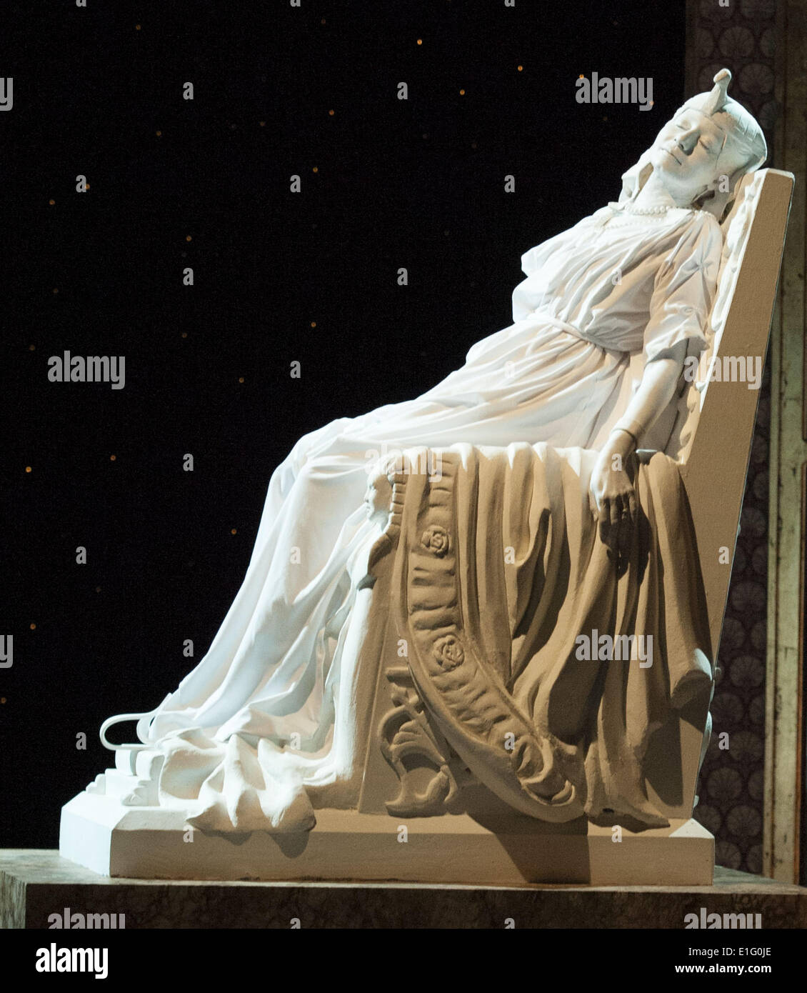The death of cleopatra edmonia lewis hi-res stock photography and ...