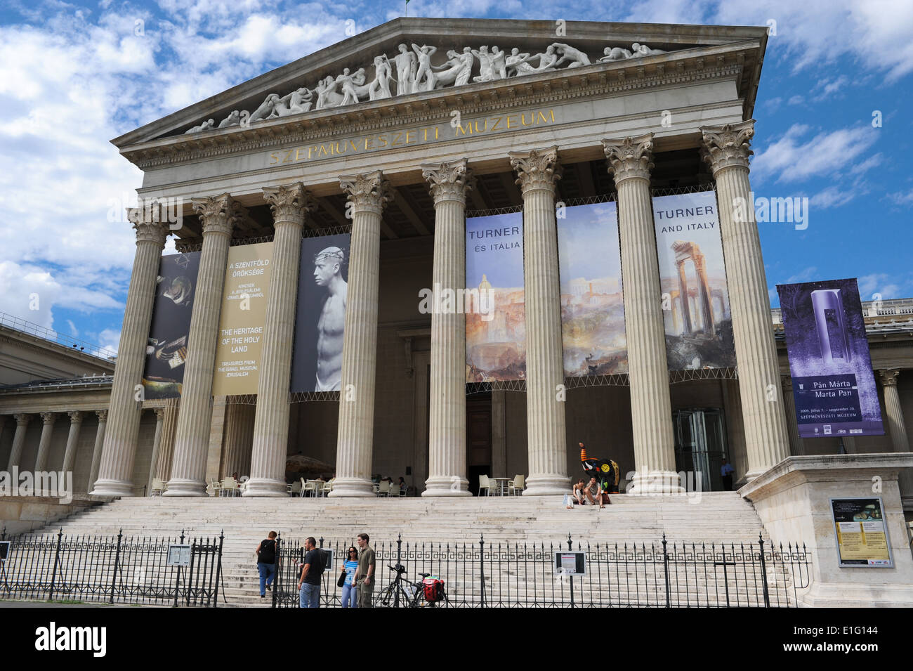 Budapest, Museum of Fine Arts at Heroes Square (Szepmuveszeti muzeum ...